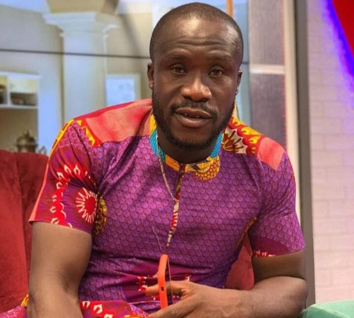 Akabenezer gifts his car to his friend of 20 years - GhanaRegions.com